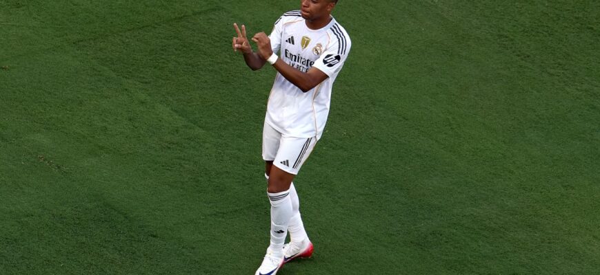 Football Stars Tribute: Dembélé and Mbappé Honor Diogo Jota